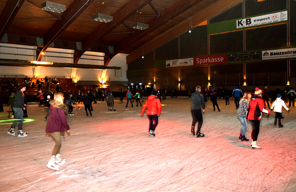 Disco on Ice - Eissportzentrum Regen